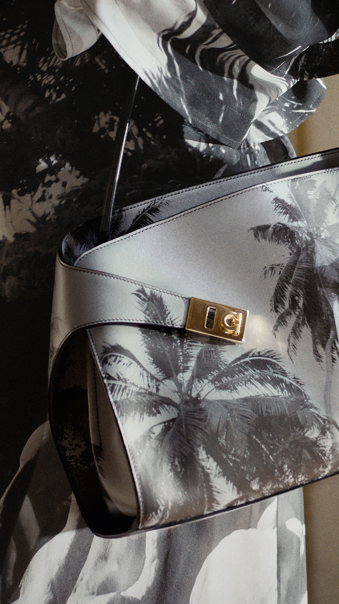 Ferragamo Hug Bag | Ferragamo US