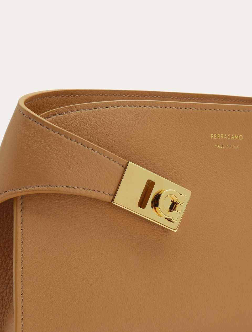 Hugバッグ｜フェラガモ