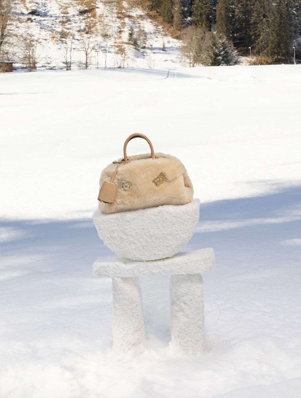 Ferragamo Hug Bag | Ferragamo US