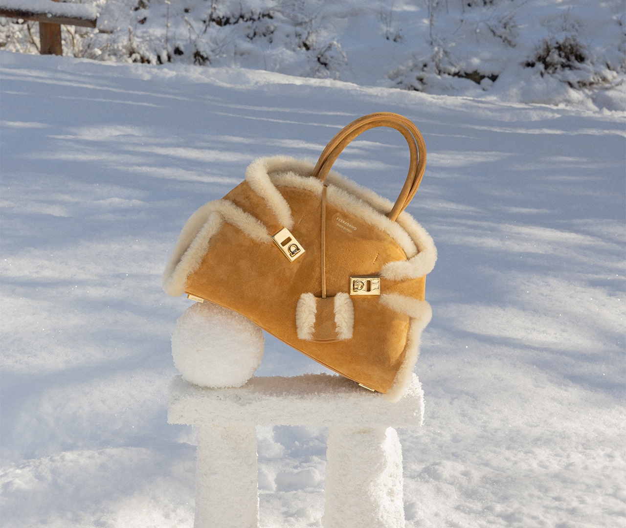 Ferragamo Hug Bag | Ferragamo US