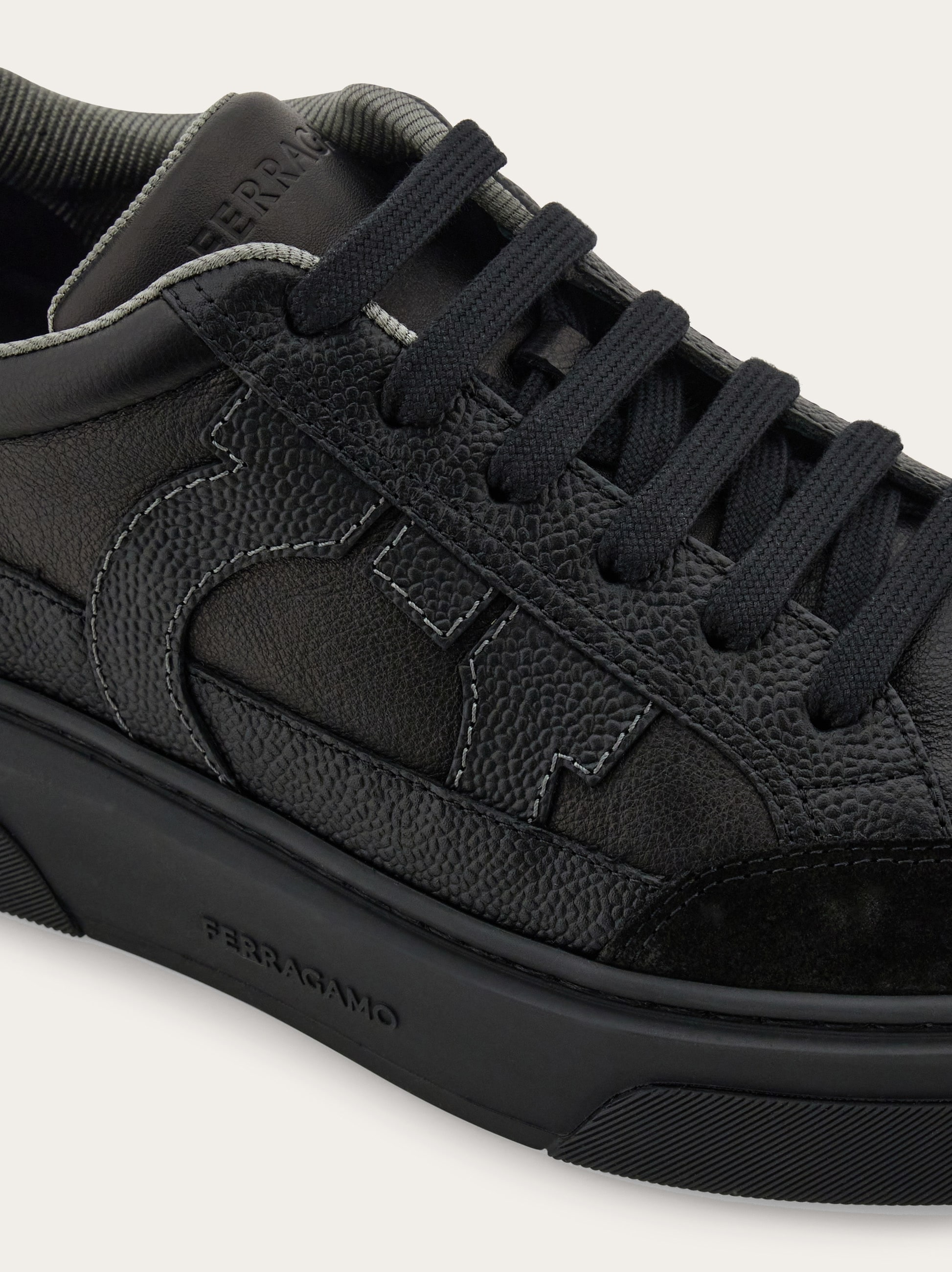 Sneakers bajas adorno Gancini - Hombre | Ferragamo