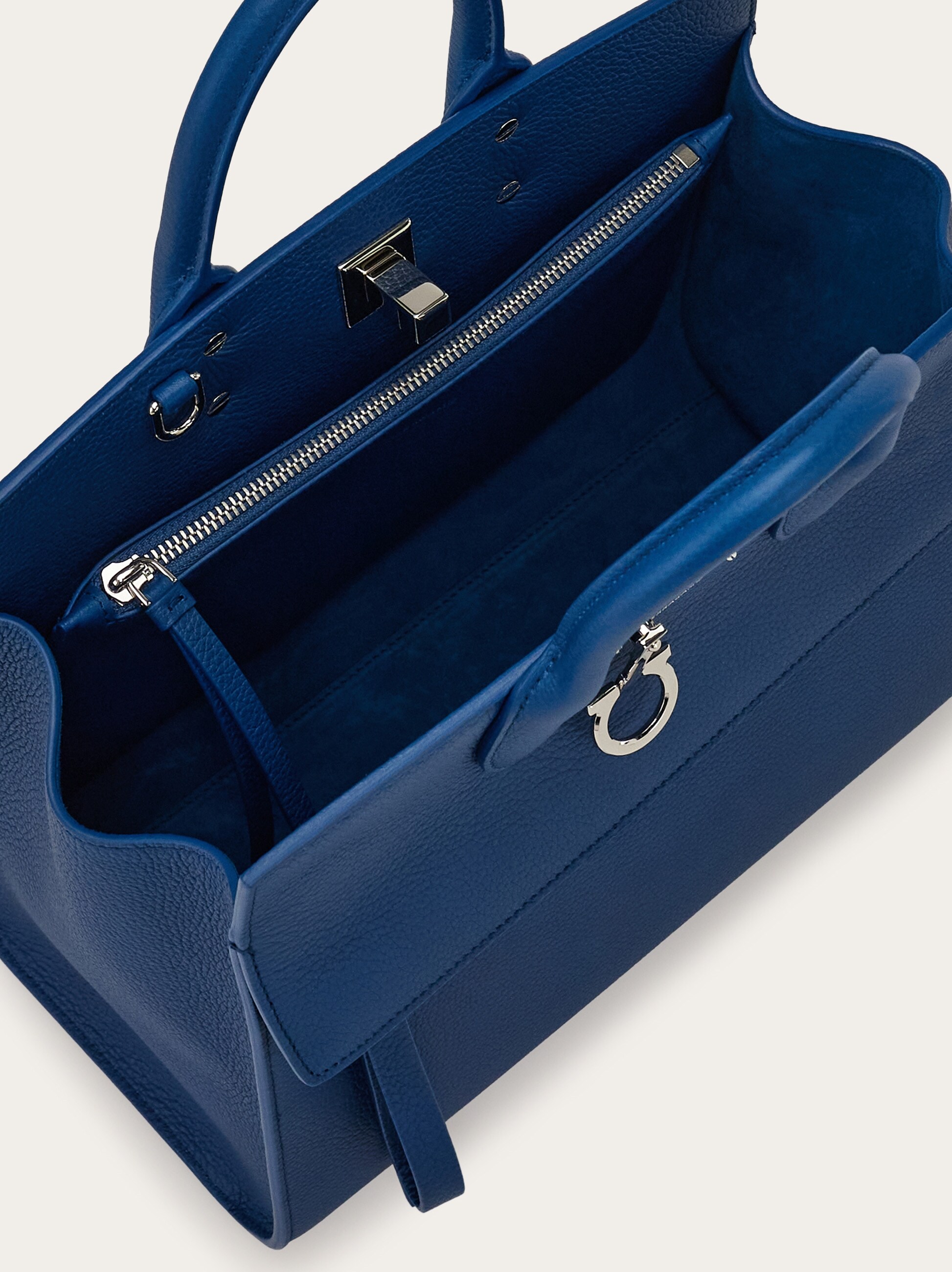 Ferragamo Studio Soft bag (M) - Mujer | Ferragamo