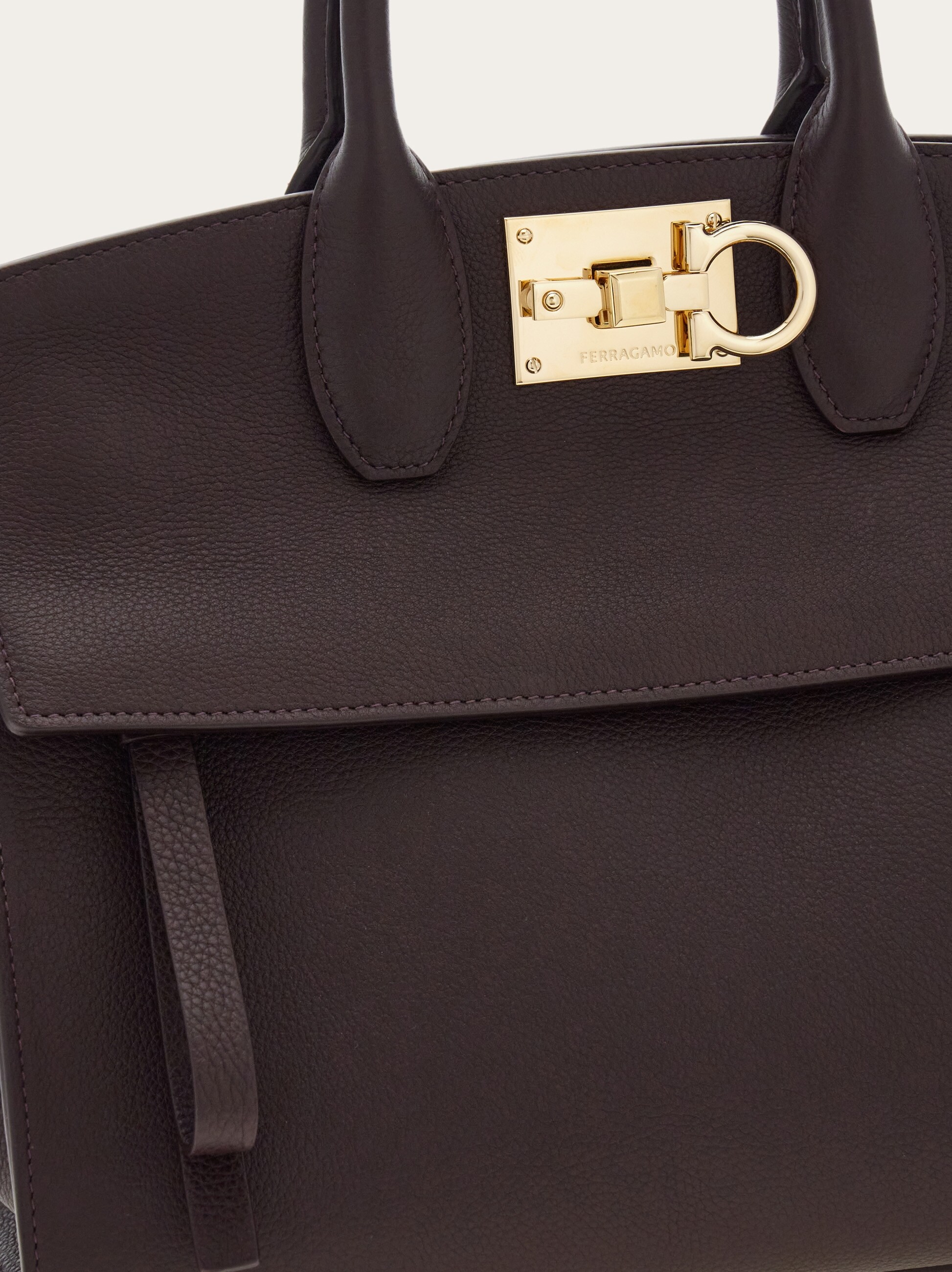 Ferragamo Studio Soft bag (M) - Mujer | Ferragamo