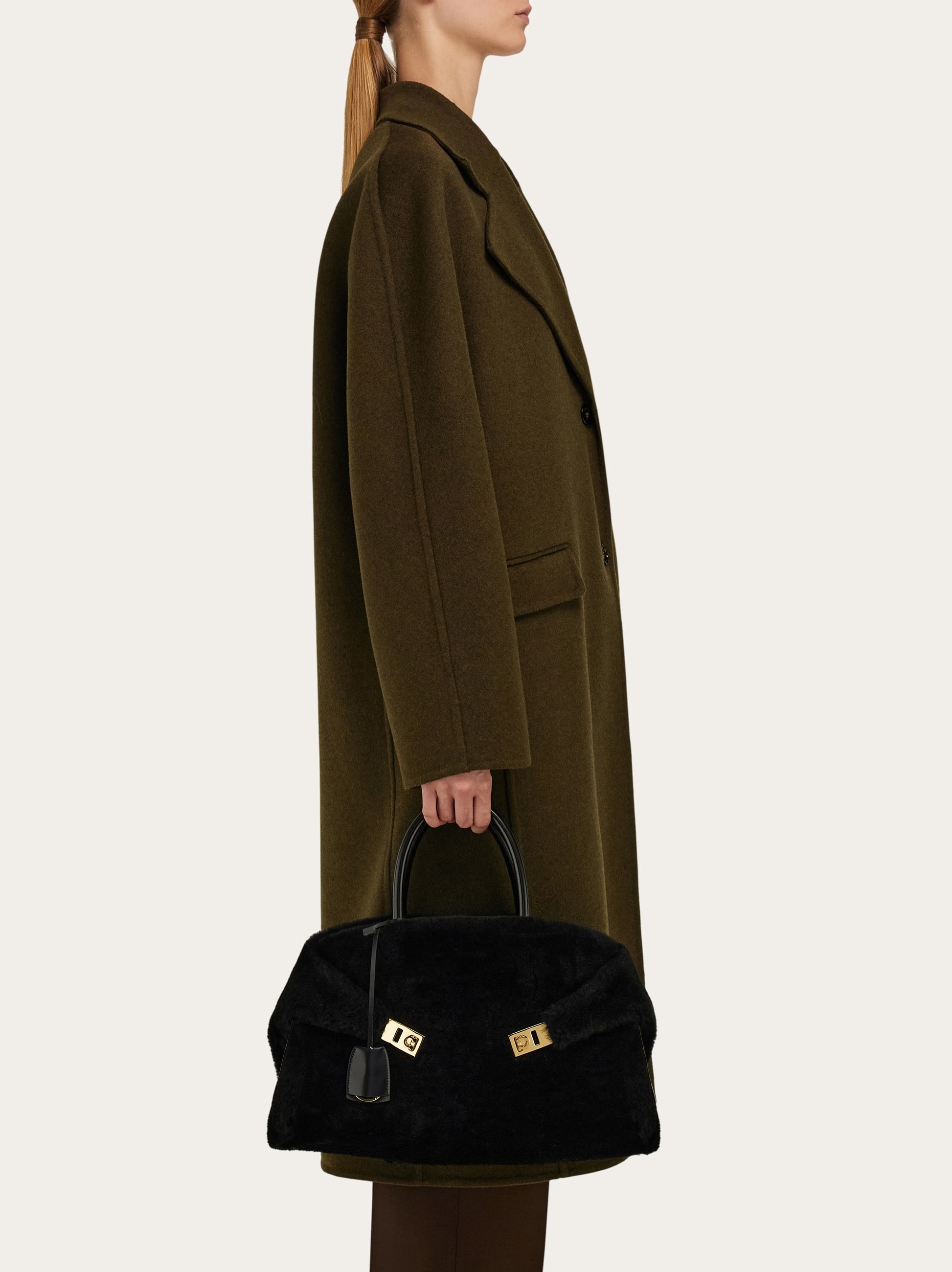 Hug handbag (L) - Women | Ferragamo