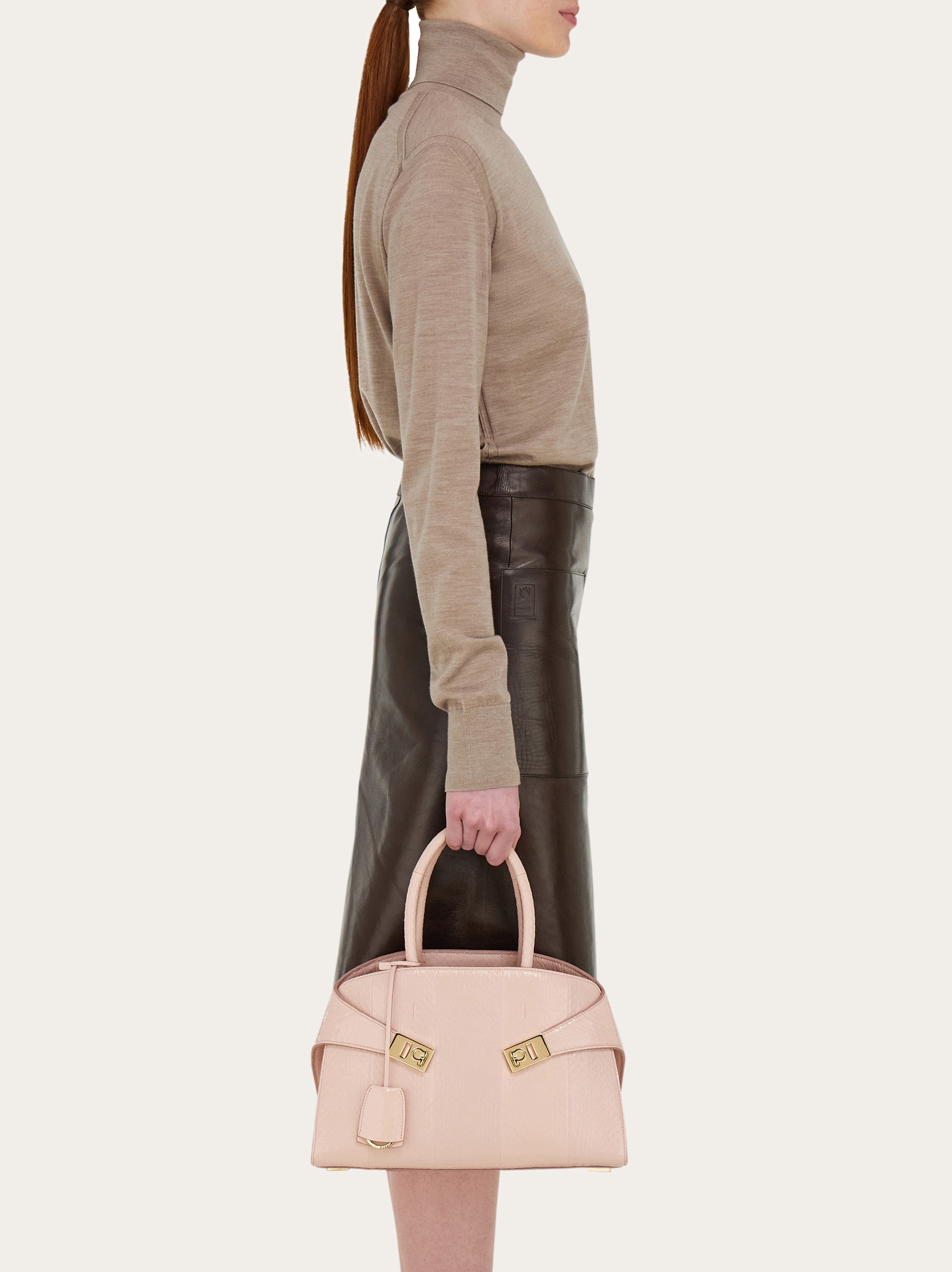 Hug handbag (M) - Women | Ferragamo