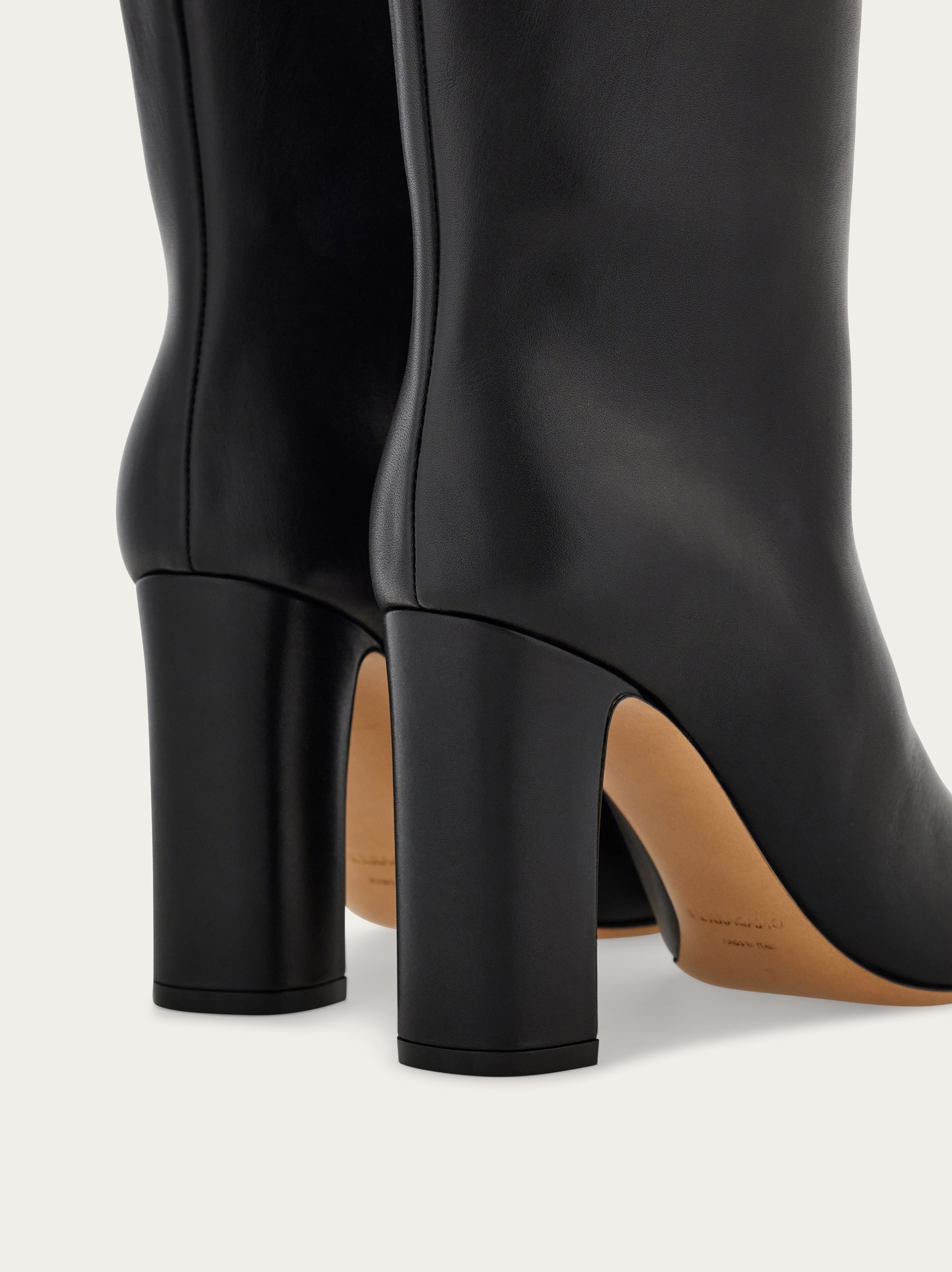 Botas hebilla Hug - Mujer | Ferragamo