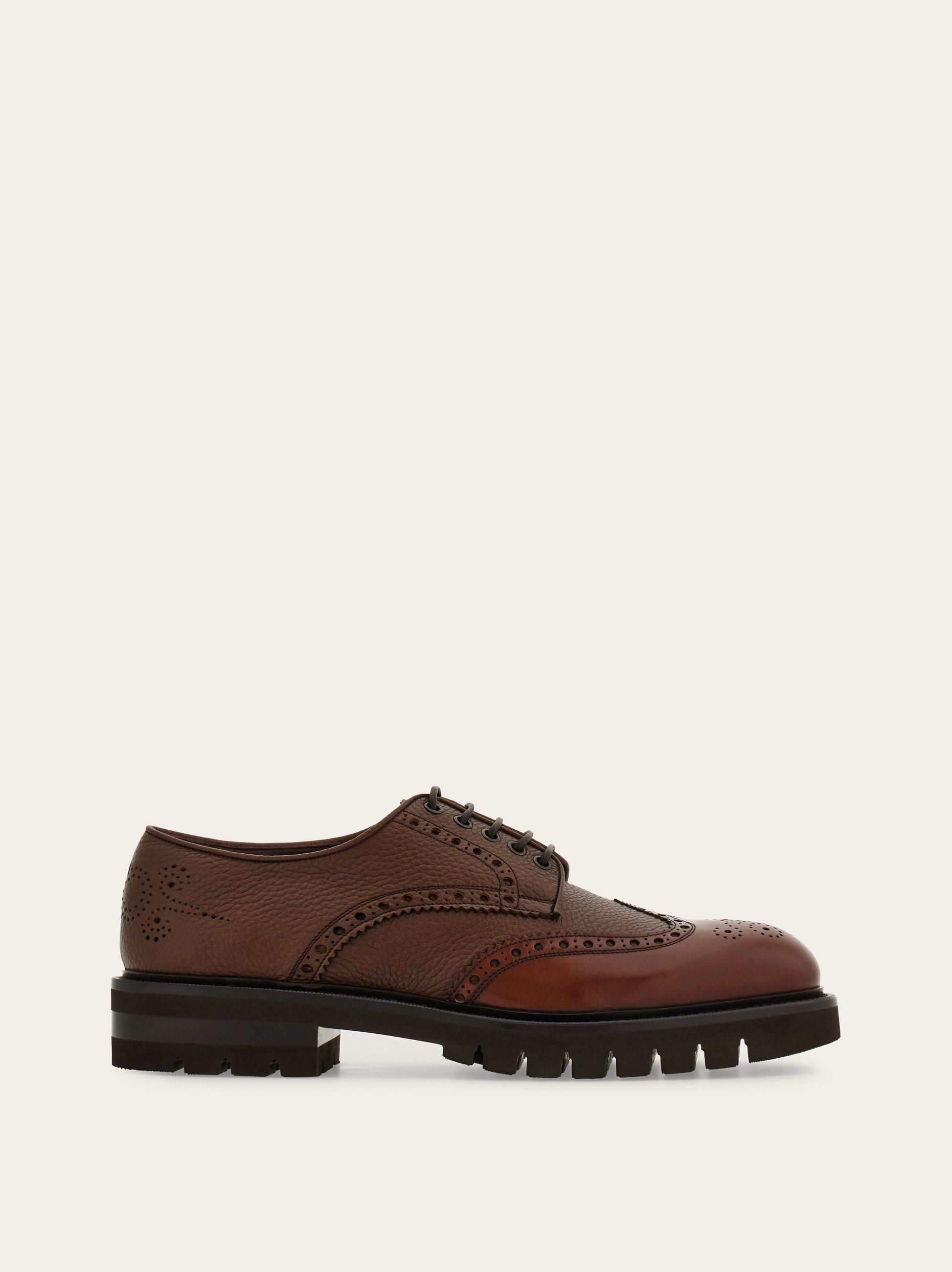 Derby con broguing - Uomo | Ferragamo