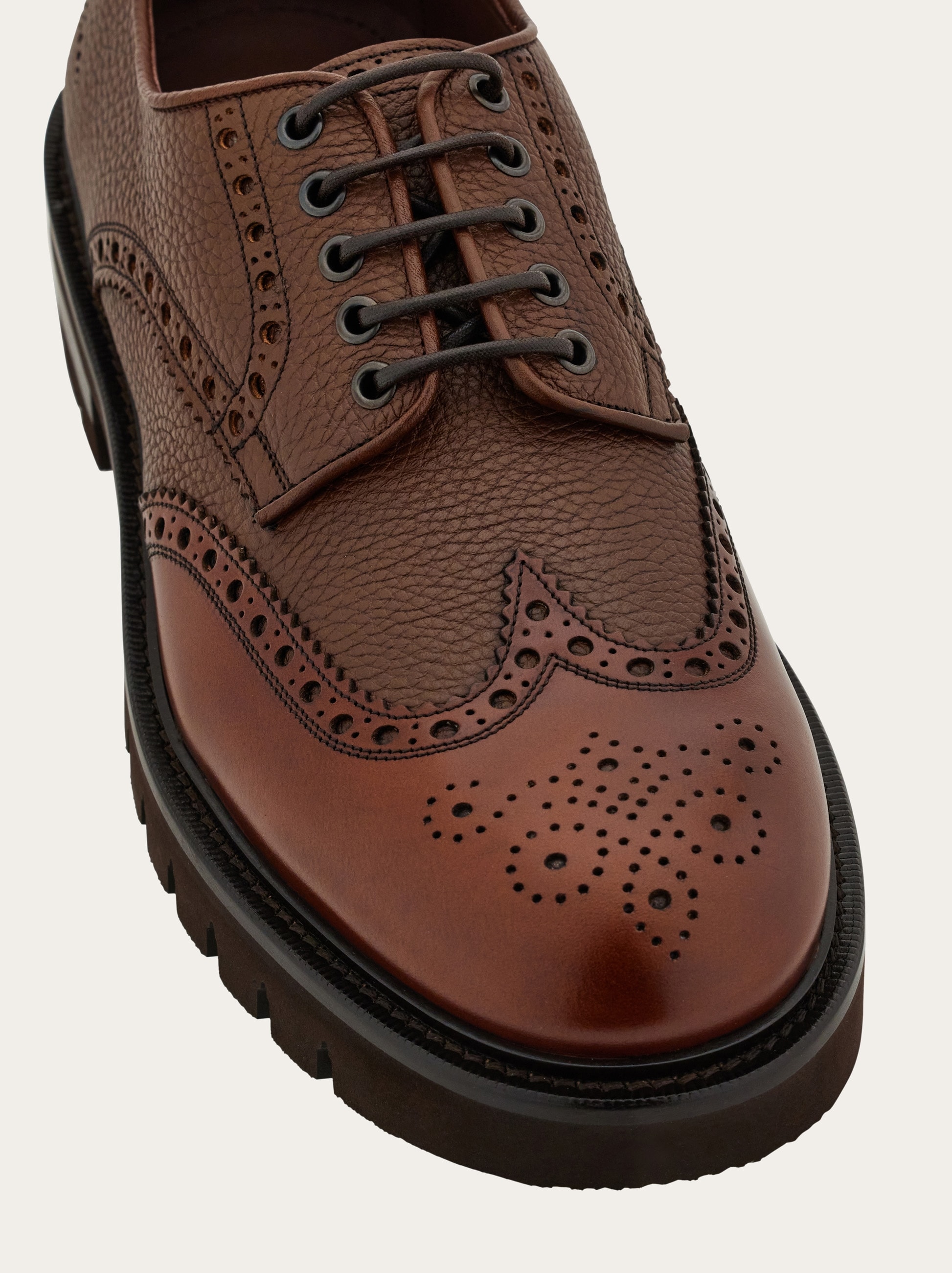 Derby con broguing - Uomo | Ferragamo